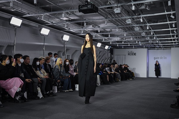 ‘패션코드 2023 F/W’ 패션쇼에서 F/W 패션을 선보이는 ‘갸즈드랑’